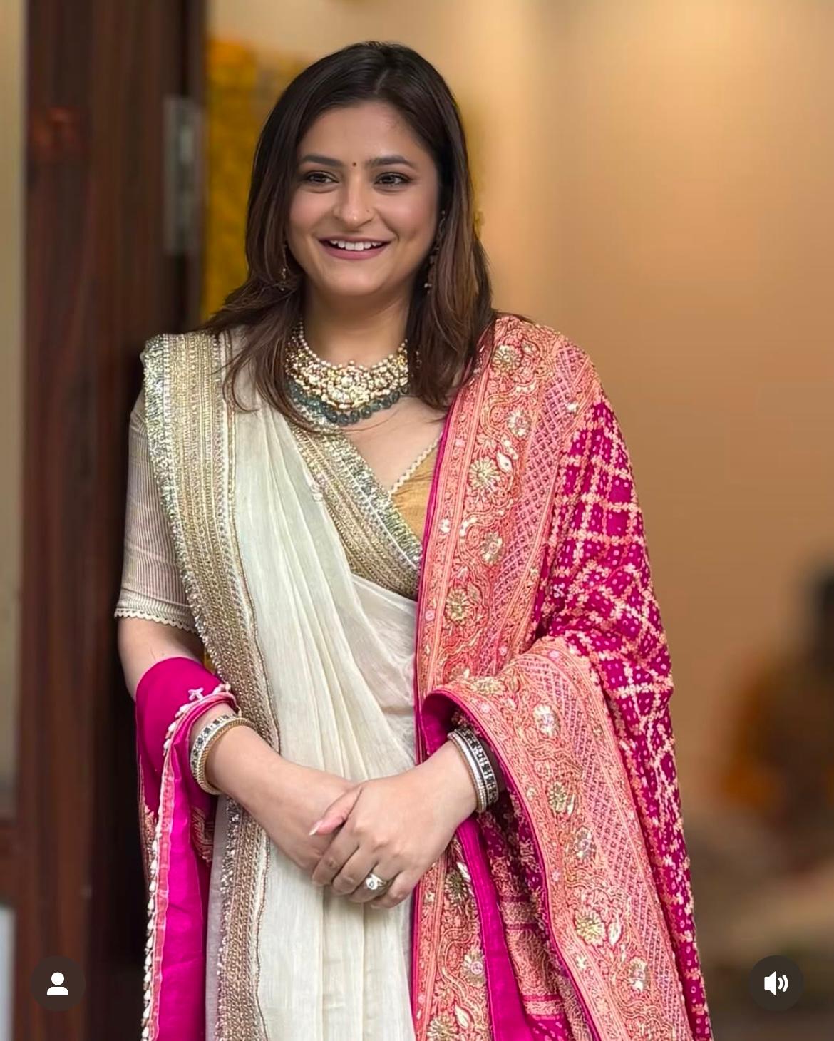 Dupattas and Odhna – Gulabi Nagri by Garima